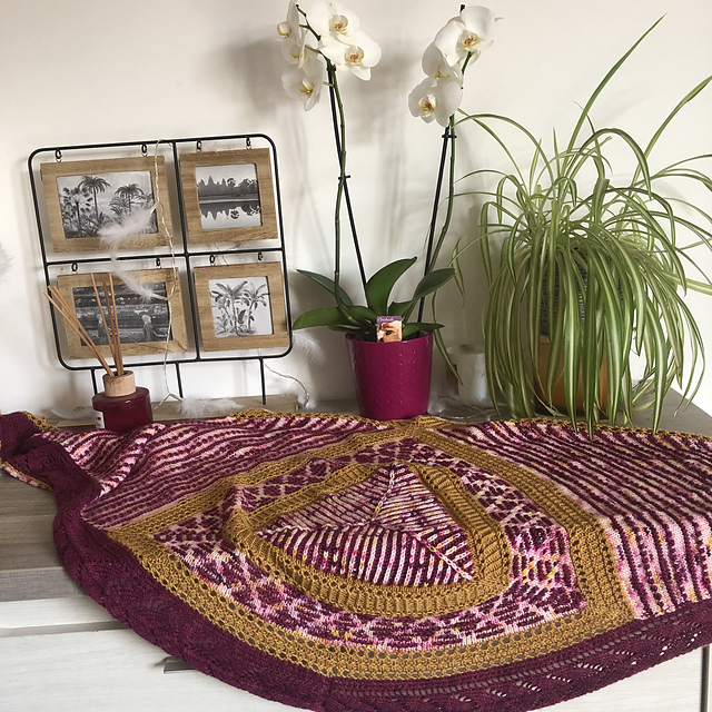 Ravelry: Châle Psyché pattern by Même les anges tricotent