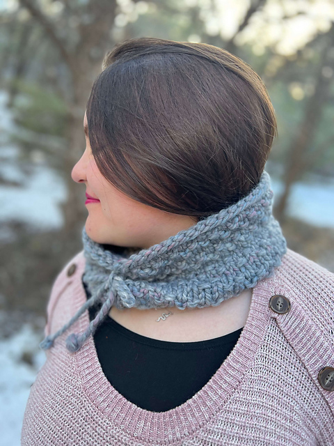 Ravelry: Snowy Tracks Cowl pattern by Lois Silva