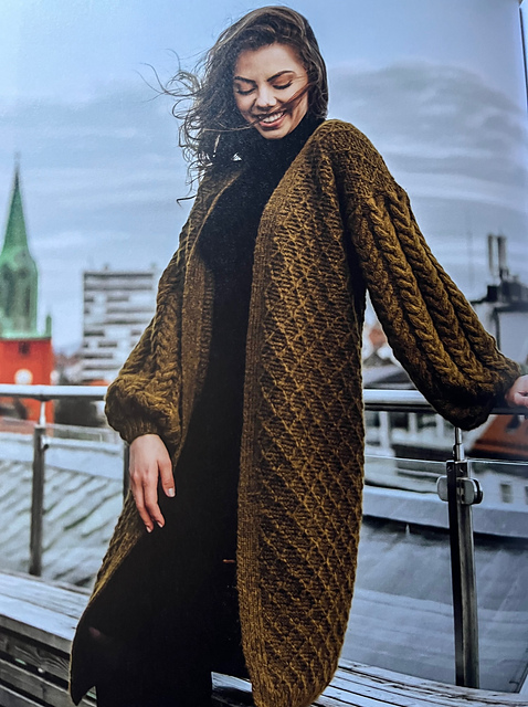 Ravelry: Queen pattern by Lasse L. Matberg