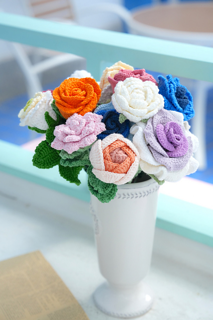 Ravelry: Crochet Rose Bouquet pattern by Loopara Crochet