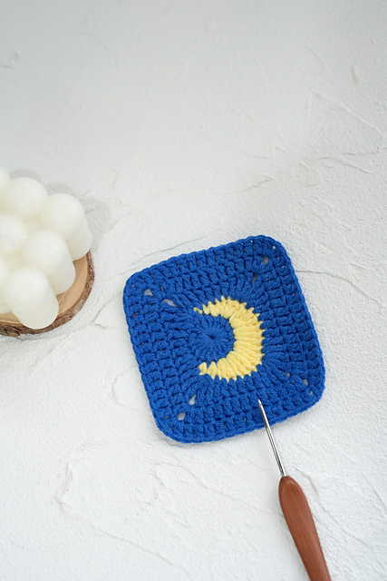 Ravelry: Crochet Moon Granny Square pattern by Loopara Crochet