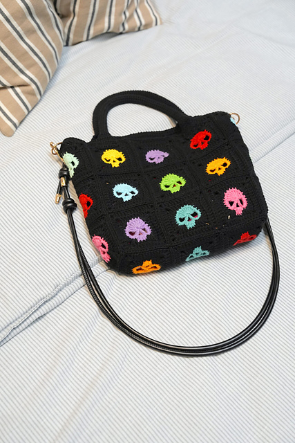 Ravelry: Crochet Skull Granny Square Bag pattern by Loopara Crochet