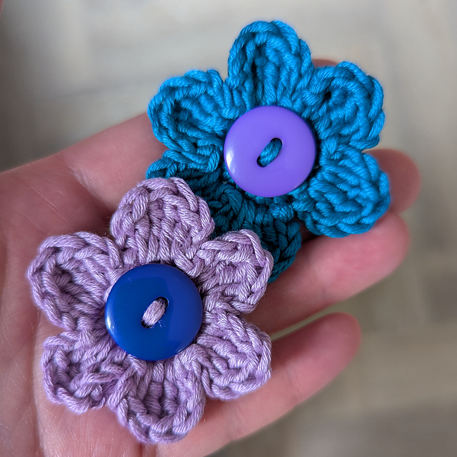 Ravelry: Beginner six petal flower pattern by Jessica Felton