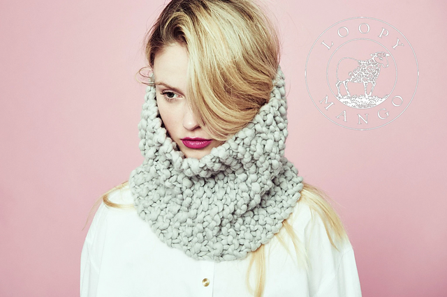 Ravelry: Her Cowl pattern by Loopy Mango
