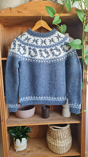Ravelry: Pisces Lopapeysa pattern by Lopamunstur