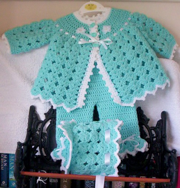 Ravelry: Lori1947's Pretty Pram Set Coat, Bonnet & Bloomers.
