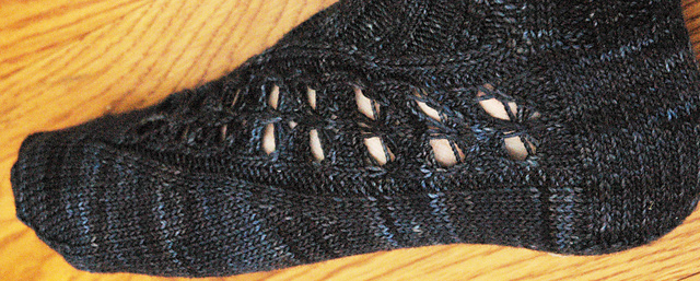 Ravelry: LDAS's Lori's kai-mei socks