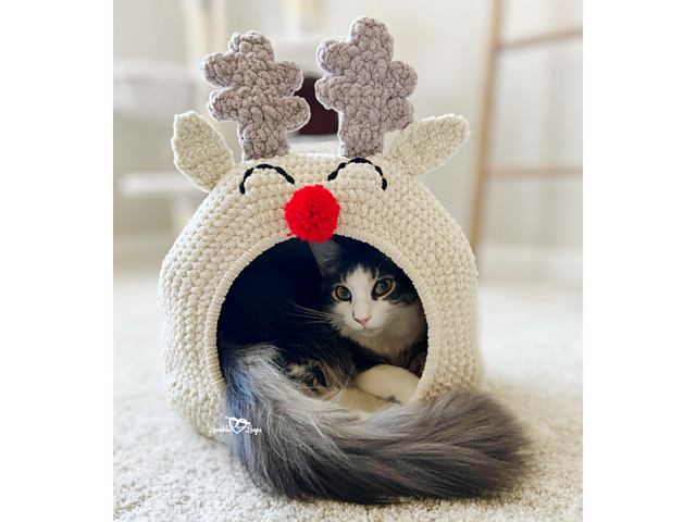 Ravelry: Christmas Reindeer Cat Pod Bed pattern by Melissa Hassler
