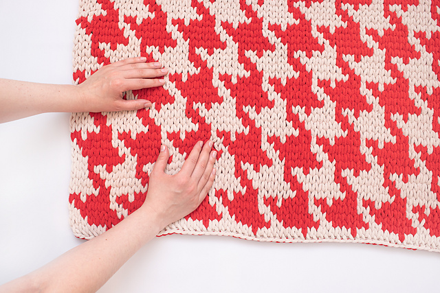 Ravelry: Classic Houndstooth Blanket pattern by Alina Masliennikova