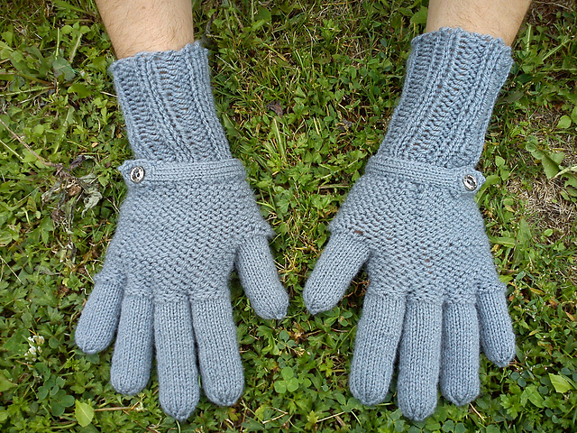 Ravelry: Autumn Simplicity Gloves pattern by Romy Kremers