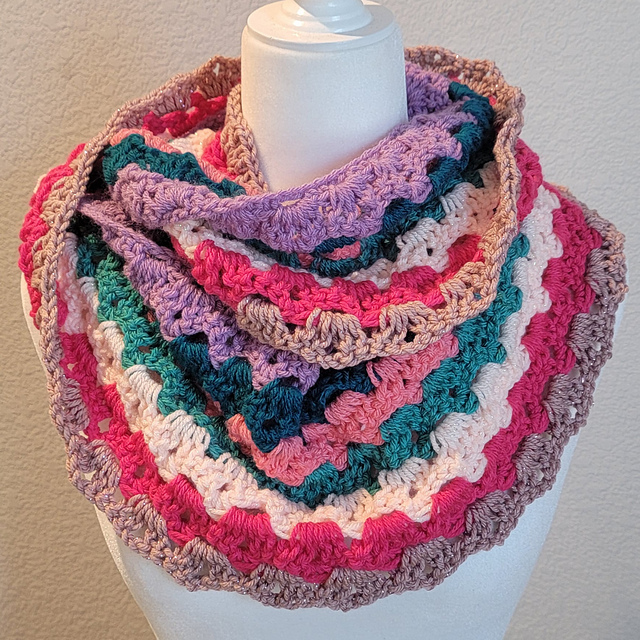 Ravelry: Drama Queen Cowl pattern by Crochet Me Lovely
