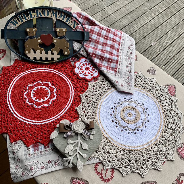 Ravelry: Tyrolean Table Set pattern by Lucia Dunn