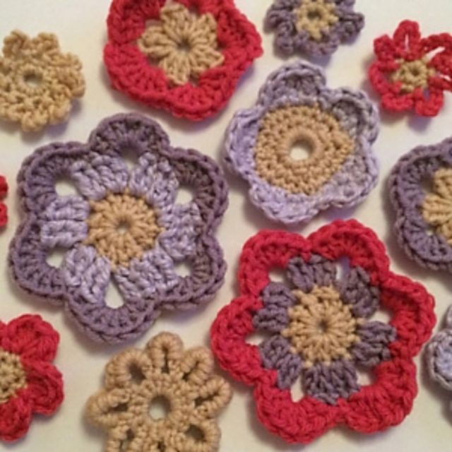 Ravelry: Crochet Flowers pattern by Lucy Kate