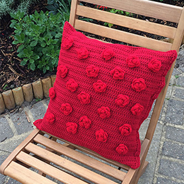 Ravelry: Red Rose Crochet Cushion pattern by Lucy Kate