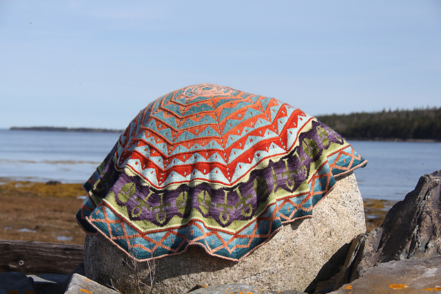 Ravelry: Pyramid DK Blanket pattern by Lucy Neatby