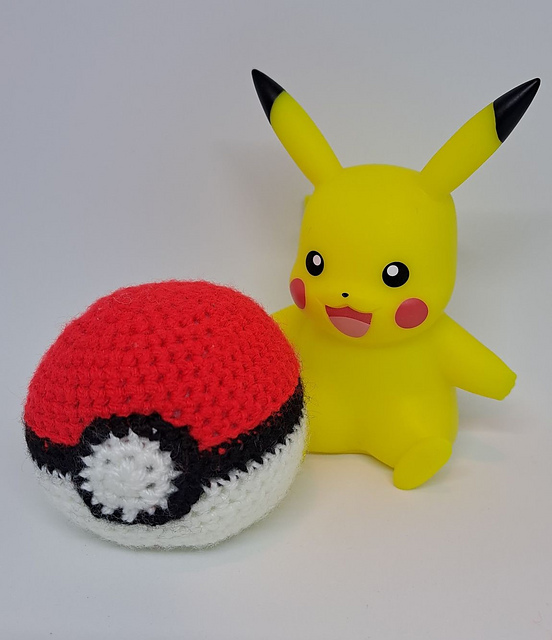 Ravelry: Pokeball pattern by Blue Fox Paws