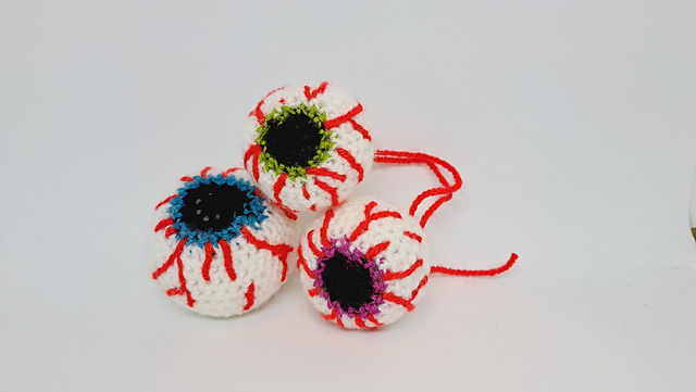 Ravelry: Halloween eyeball pattern by Blue Fox Paws