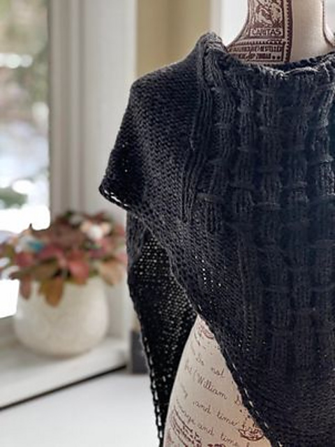 Ravelry: Douillet shawl pattern by Lulu Designs