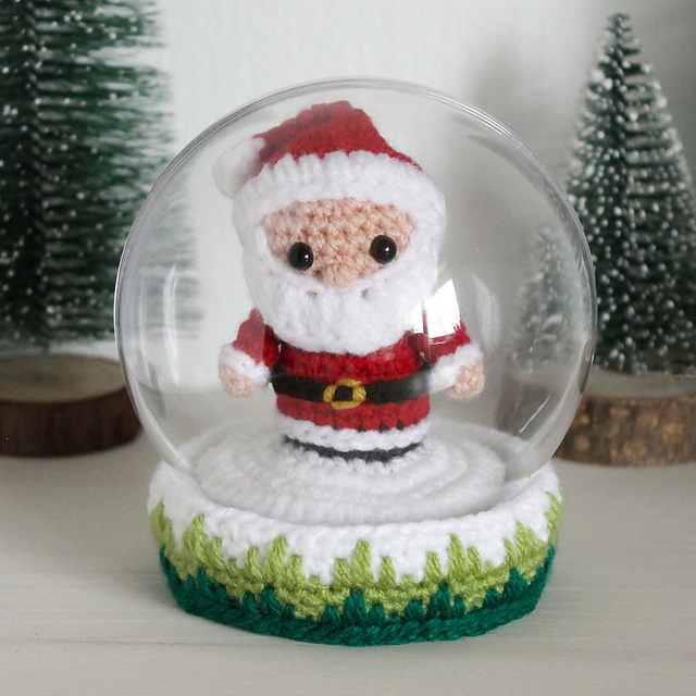 Ravelry: Santa Claus snow globe pattern by Kati Galusz