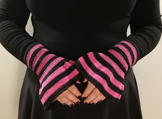 Ravelry: Stripped emo arm warmers pattern by Kristina Tamulevičiūtė