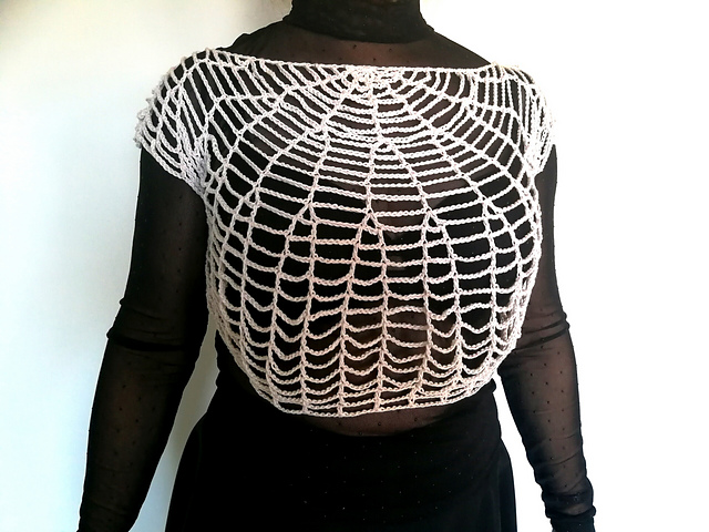 Ravelry: Spiderweb crop top pattern by Kristina Tamulevičiūtė