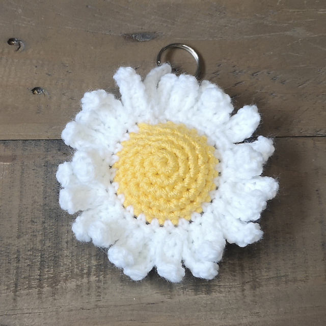 Ravelry: 3D Daisy keyring pattern by Kat Witherall