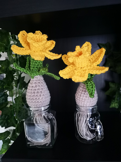 Ravelry: Daffodil Bulb plant pattern by Kat Witherall