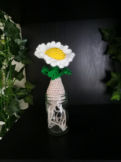 Ravelry: Daisy Bulb plant pattern by Kat Witherall