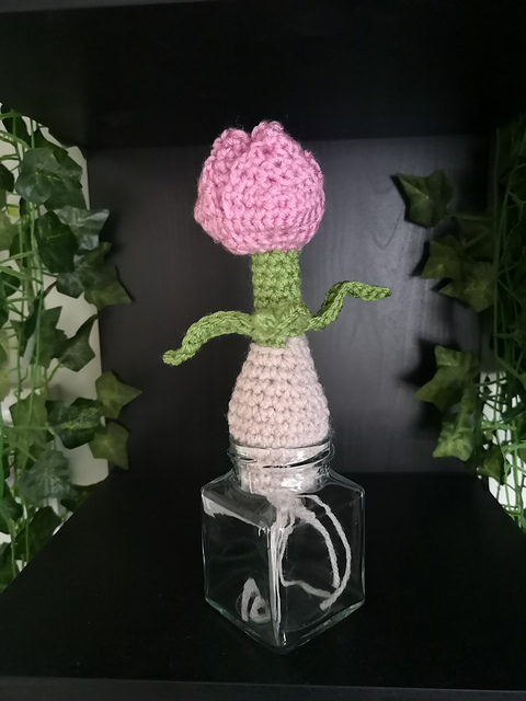 Ravelry: Tulip Bulb plant pattern by Kat Witherall