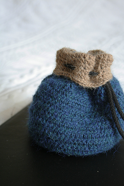 Ravelry: Dice bag tutorial pattern by Lusianne R.