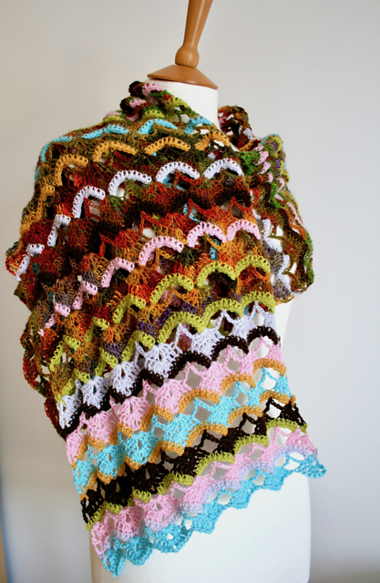 Ravelry: Welcome fall shawl 284 pattern by Luz Mendoza