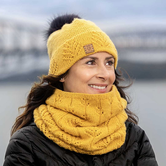 Ravelry: Tuque et cache-cou *Sylvia* pattern by Lynn Lachapelle