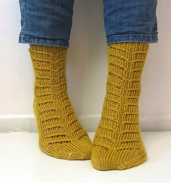 Ravelry: Swingtime Socks pattern by Karen S. Lauger
