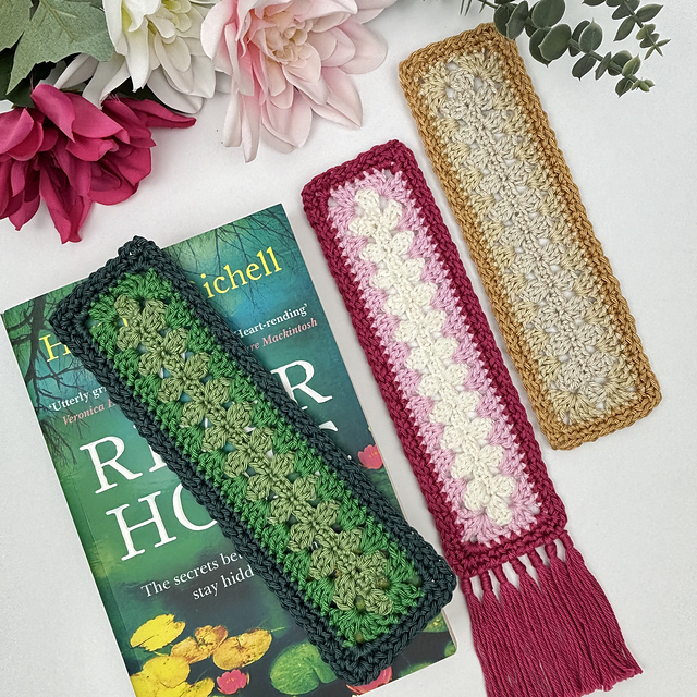 Ravelry: Cosy Reads Bookmark pattern by Knit Crochet Create