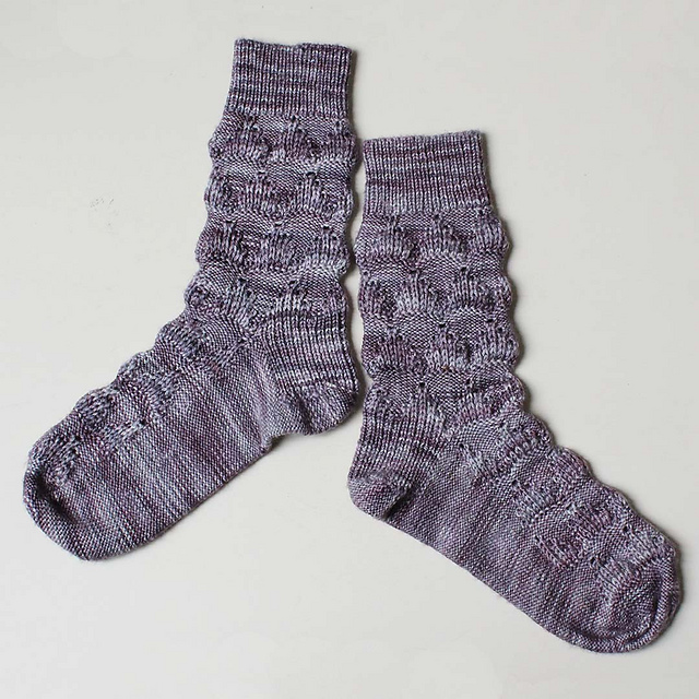 Ravelry: Peacock socksピーコックソックス pattern by Tomomi Aoki (MOORIT)