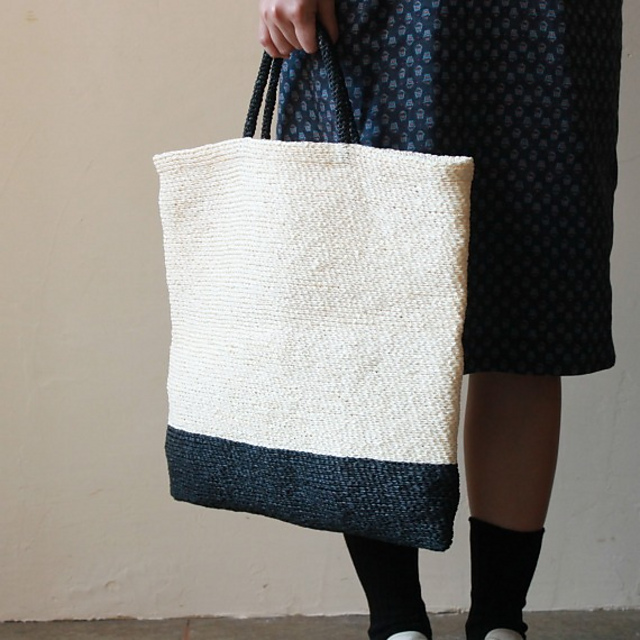 Ravelry: ペーパーヤーンサック キット paper yarn sack KIT pattern by MOORIT(Cahoots)