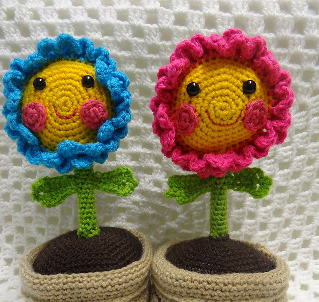 Ravelry: Flower Pot Desk Buddies pattern by Michelle Torresan