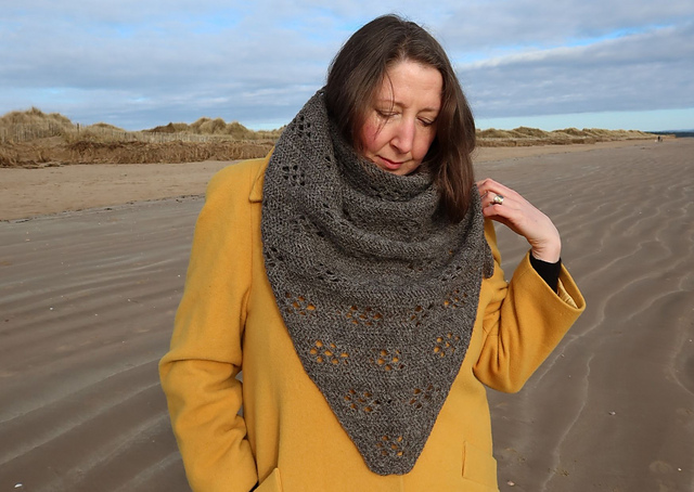 Ravelry: Bumble Hap pattern by Fay Dashper-Hughes