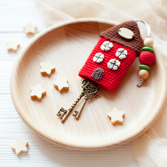 Ravelry: Tiny House Key Cover (Holder) pattern by Maria Vlasova