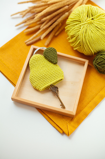 Ravelry: Pear Key Cover pattern by Maria Vlasova