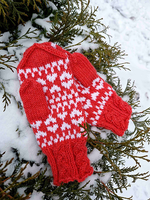 Ravelry: Sweetheart lapaset pattern by Maarit O.