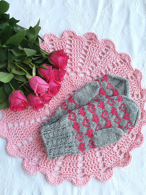 Ravelry: Love love lapaset pattern by Maarit O.