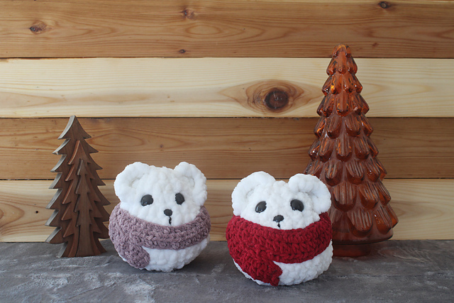 Ravelry: Polar Bear with scarf pattern by Michaela Casey