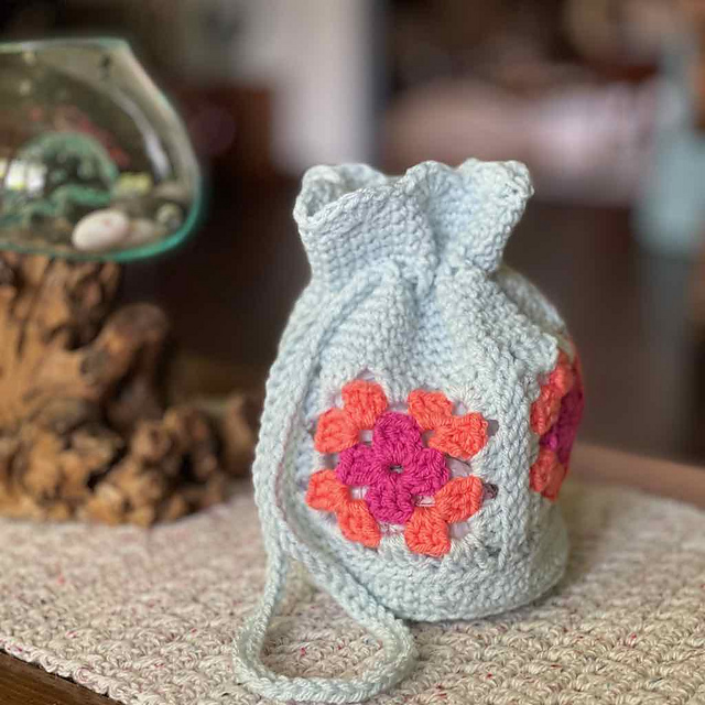 Ravelry: Briar Rose Bag pattern by Debbie Field Ravelry: Briar Rose Bag pattern by Debbie Field