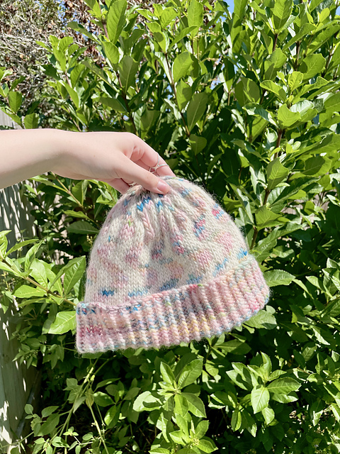 Ravelry: The Wavy Days Beanie pattern by Grace Compton