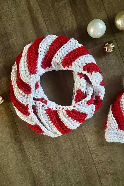 Ravelry: Peppermint Twist Infinity Scarf pattern by Pam Grice