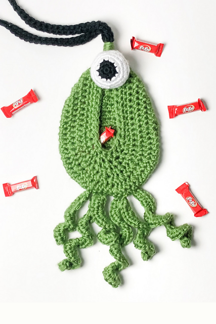 Ravelry: Alien Trick-or-Treat Bag pattern by Pam Grice