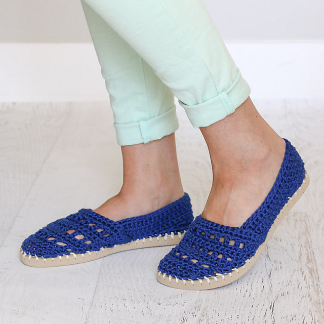 Ravelry: Seaside Slip-Ons with Flip Flop Soles pattern by Jess Coppom
