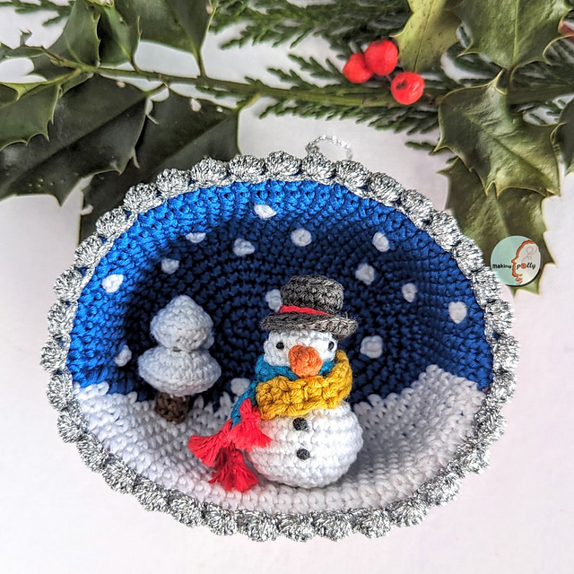 Ravelry: Snowman Diorama Bauble pattern by Pauline Morgan