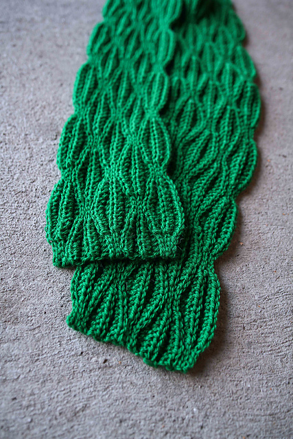 Ravelry: Marjorie Scarf pattern by Mamachee